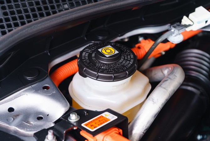 Brake Fluid Leak Cause & Symptoms | Wagner Brake Brake Fluid Leak Cause & Symptoms | Wagner Brake